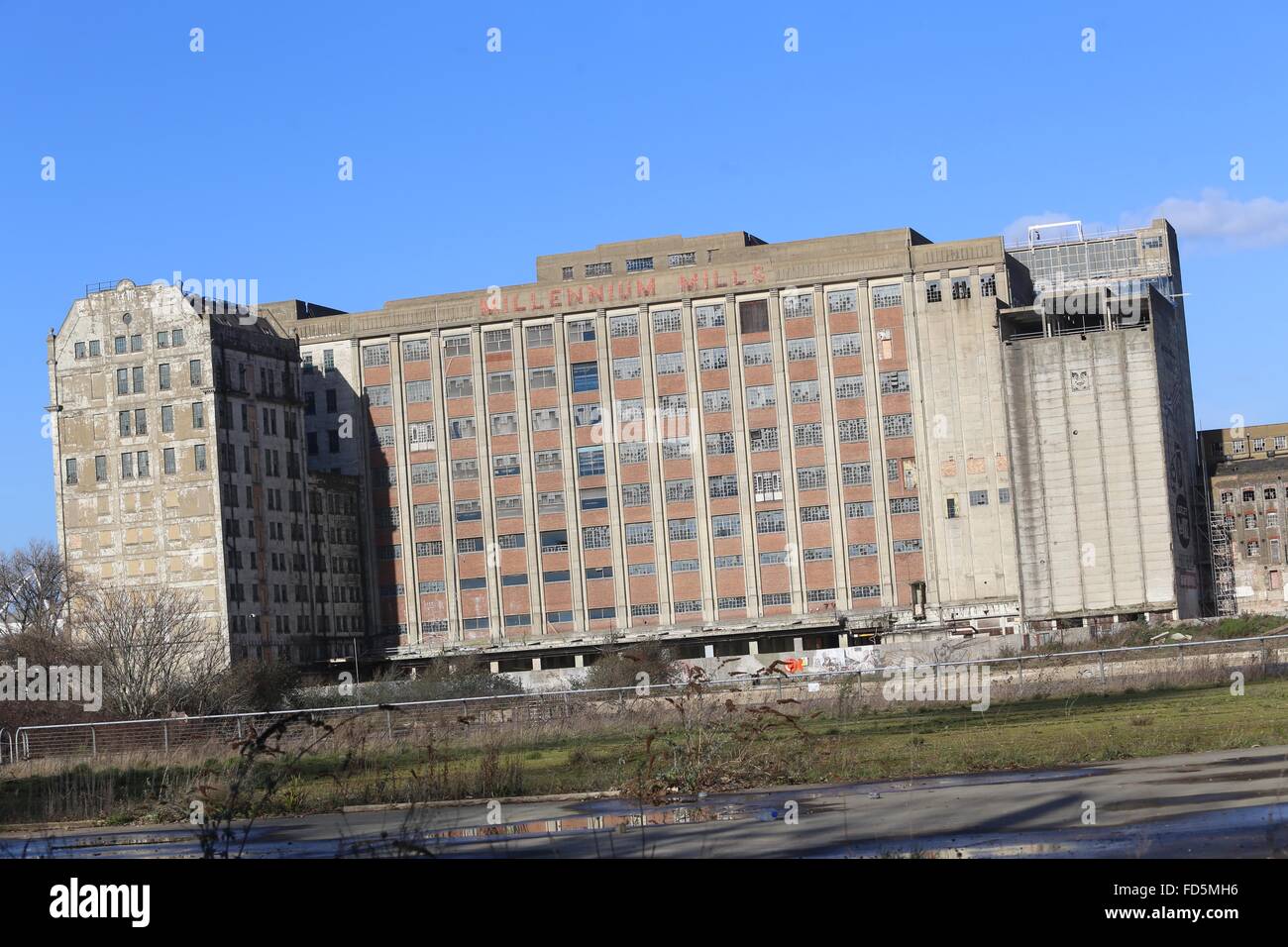 Millennium Mills Royal Victoria Dock Silvertown London flower mill ...