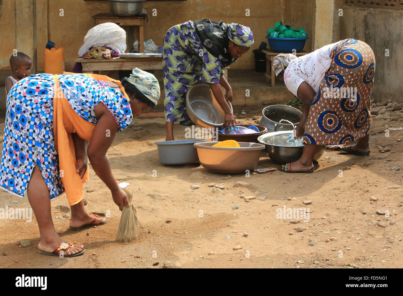 African women washing dishes Stock Photo - Alamy