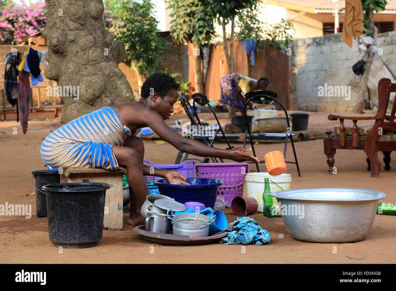 African woman washing dishes Stock Photo - Alamy