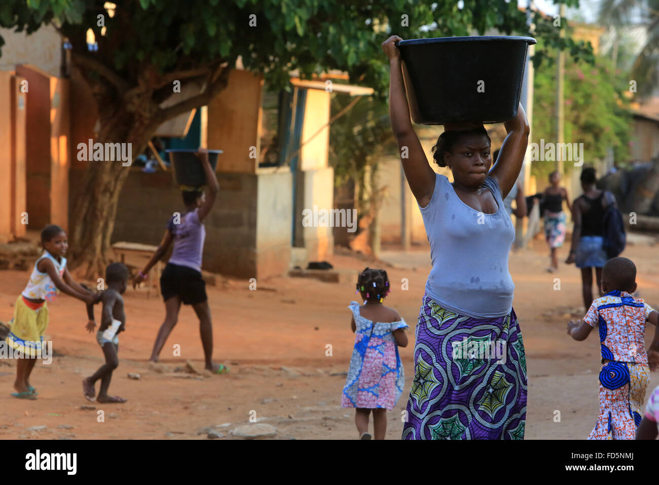 Woman fetching water hi-res stock photography and images - Alamy