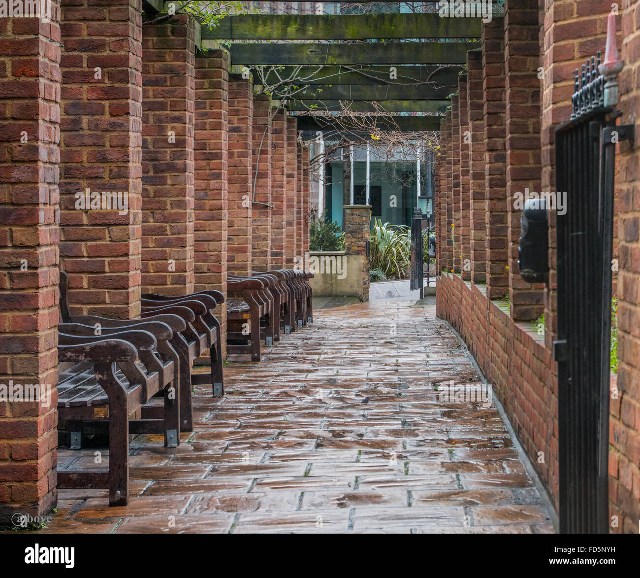 Red brick buildings london hi-res stock photography and images - Alamy
