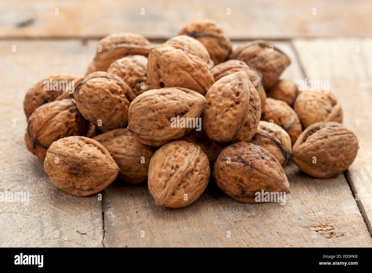 Whole fresh walnuts Stock Photo - Alamy