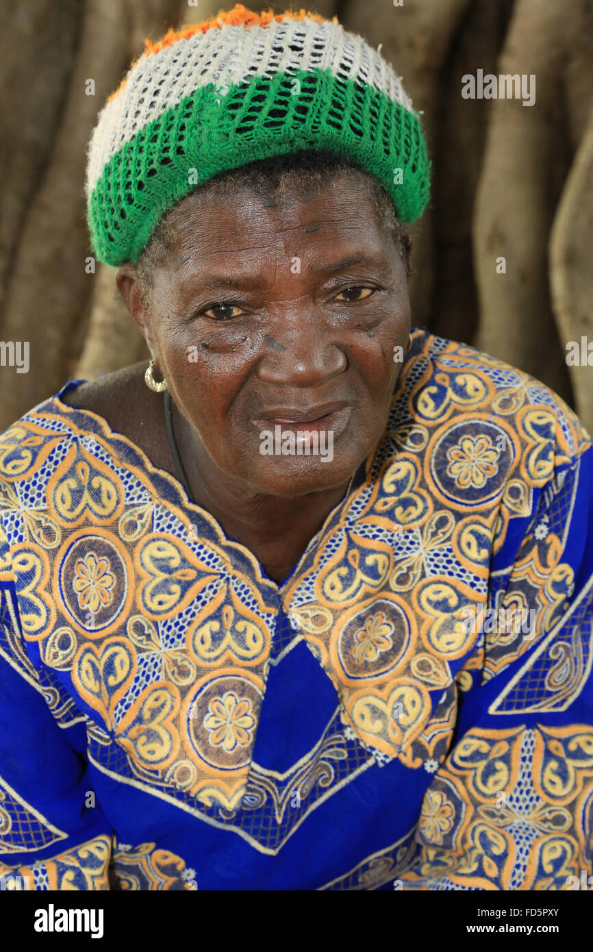 African woman under the palaver tree Stock Photo - Alamy