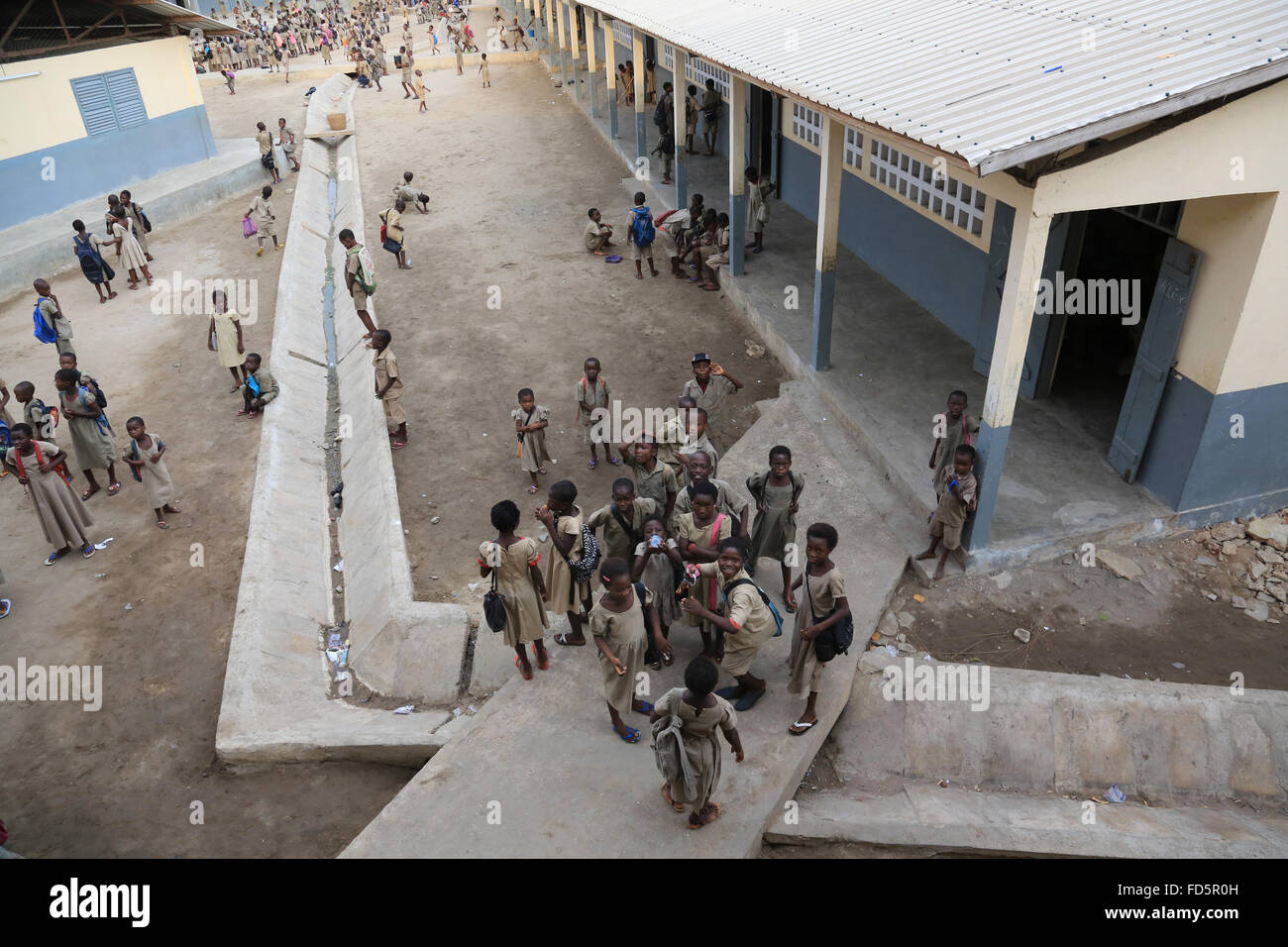 Primary school children playground hi-res stock photography and images ...