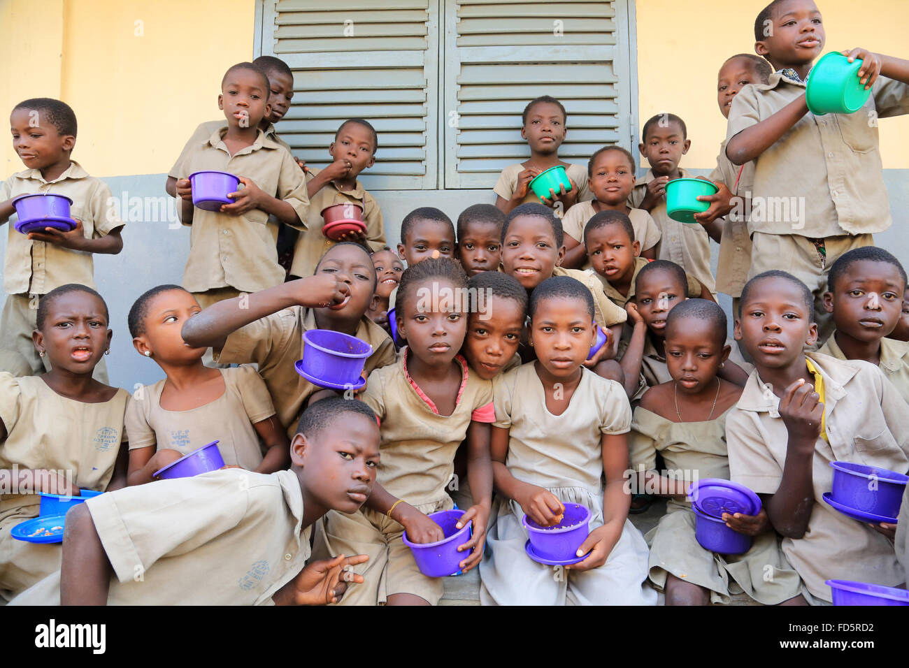 Meal distribution. Primary School Stock Photo - Alamy