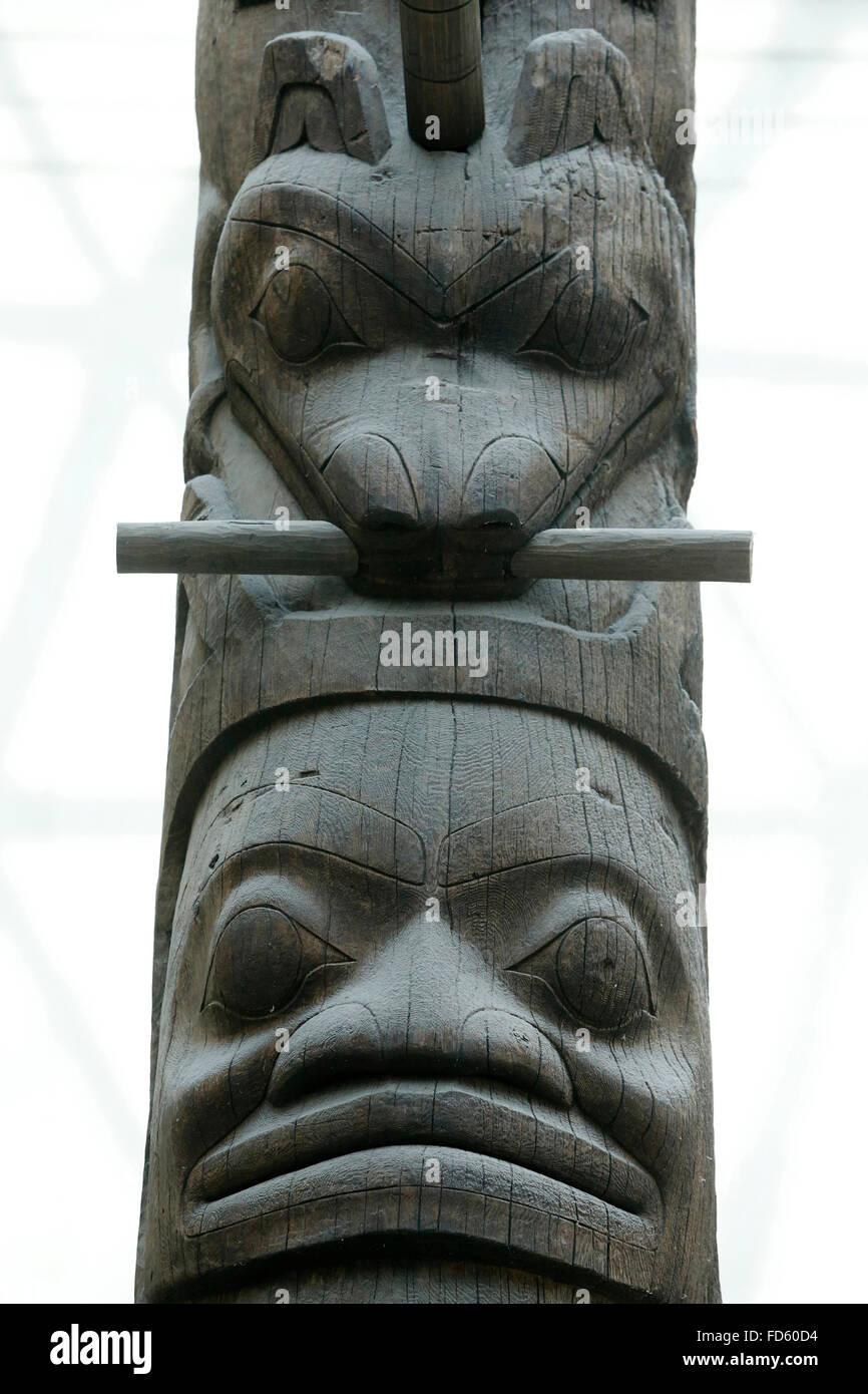 Beaver totem hi-res stock photography and images - Alamy