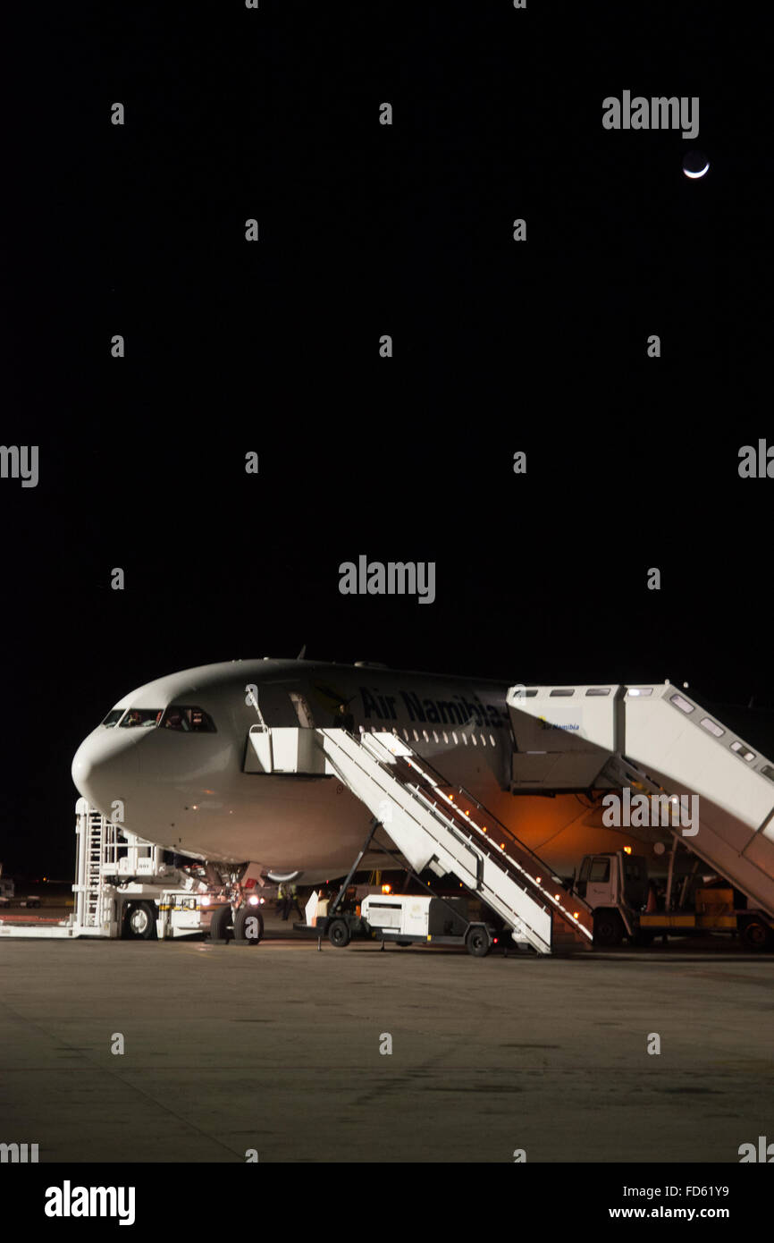 Airplane walkway hi-res stock photography and images - Alamy