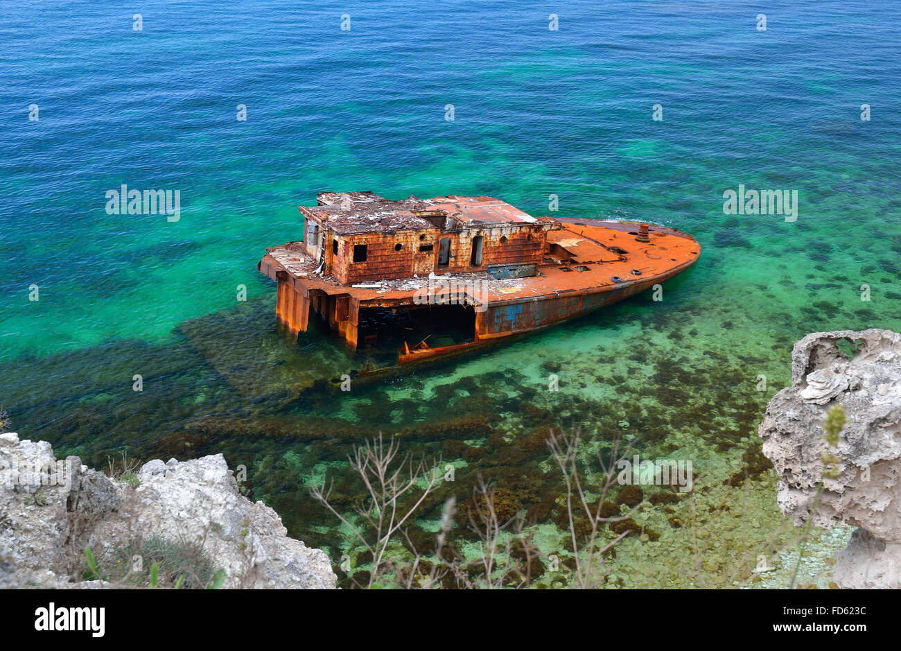 Sunk ship hi-res stock photography and images - Alamy