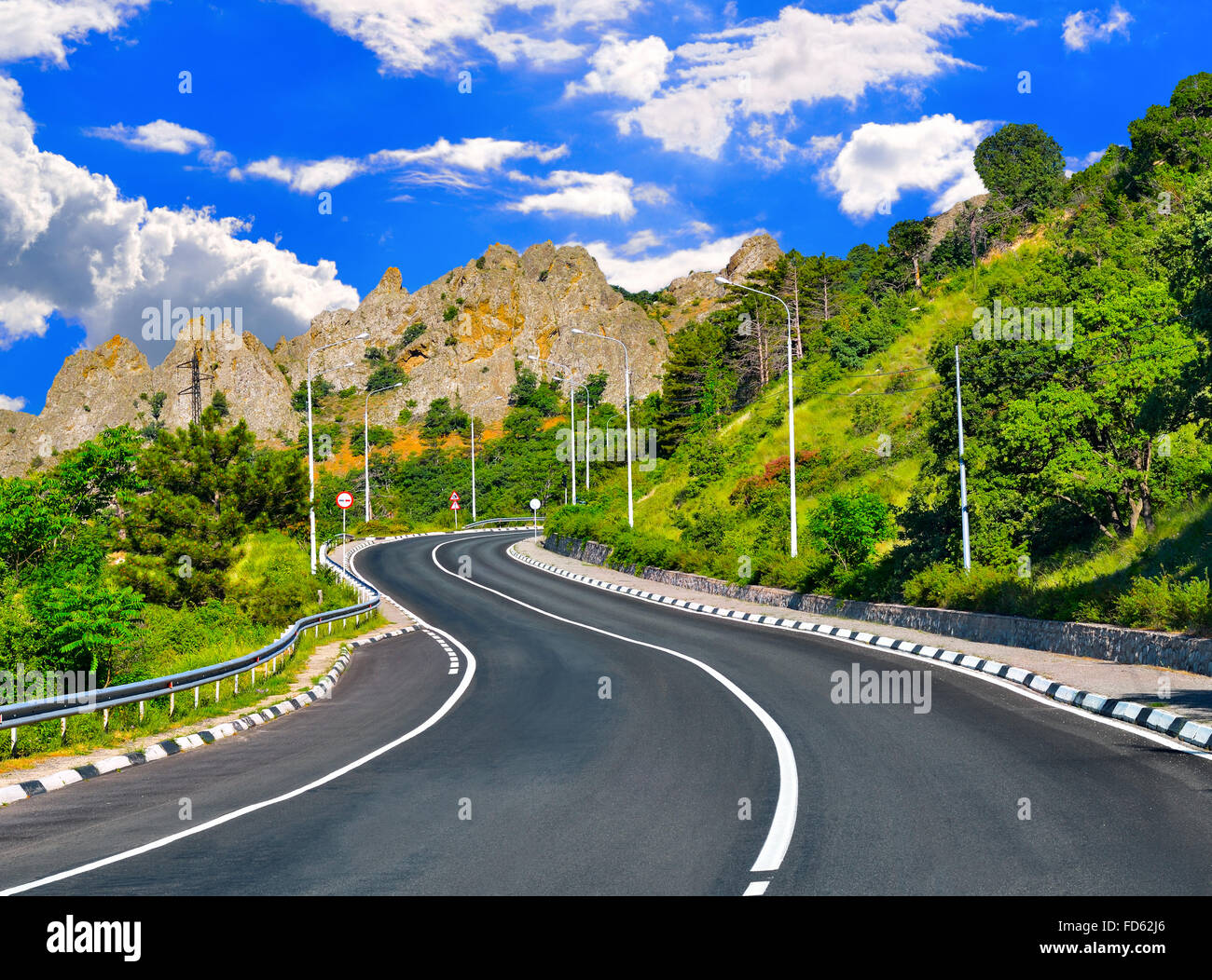Sharp bend marking hi-res stock photography and images - Alamy