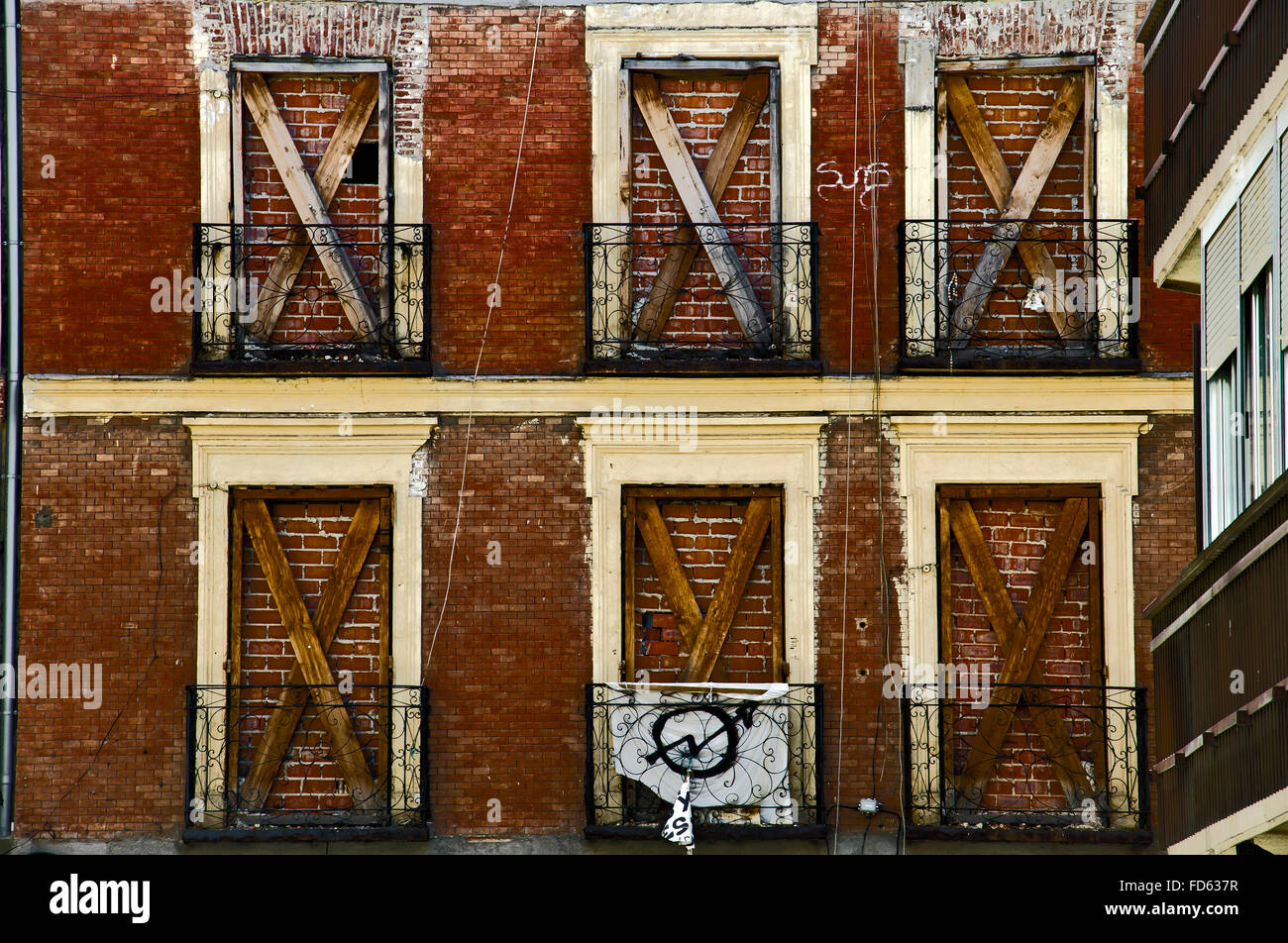 A closed house in Madrid city Stock Photo - Alamy
