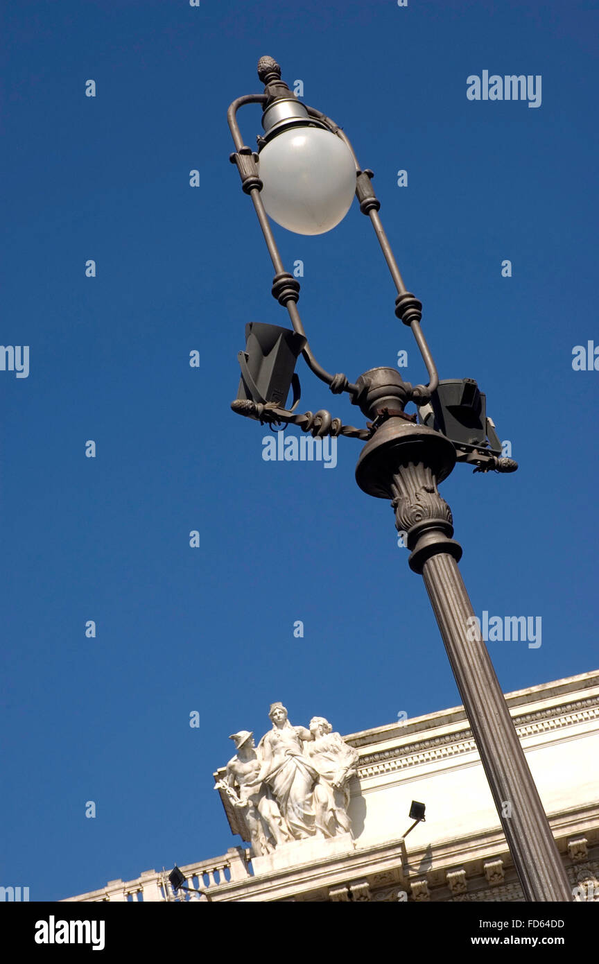 Streetlighting hi-res stock photography and images - Alamy