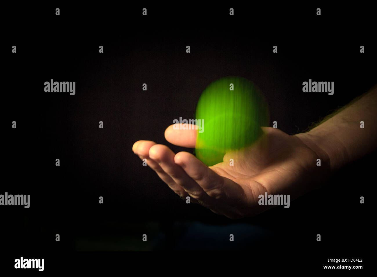 Throw throwing catch catching hi-res stock photography and images - Alamy