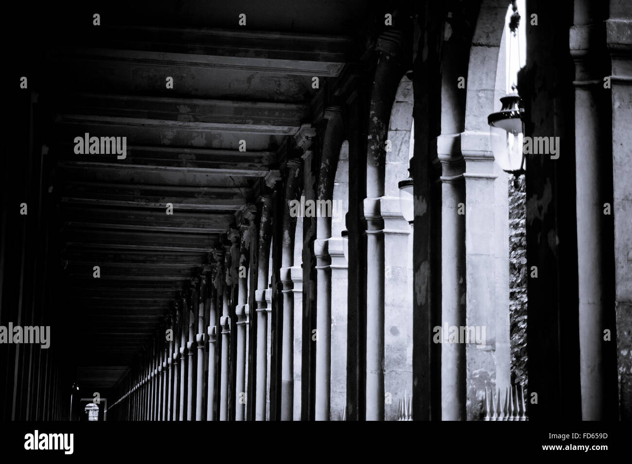 Arches colonnade columns hi-res stock photography and images - Alamy