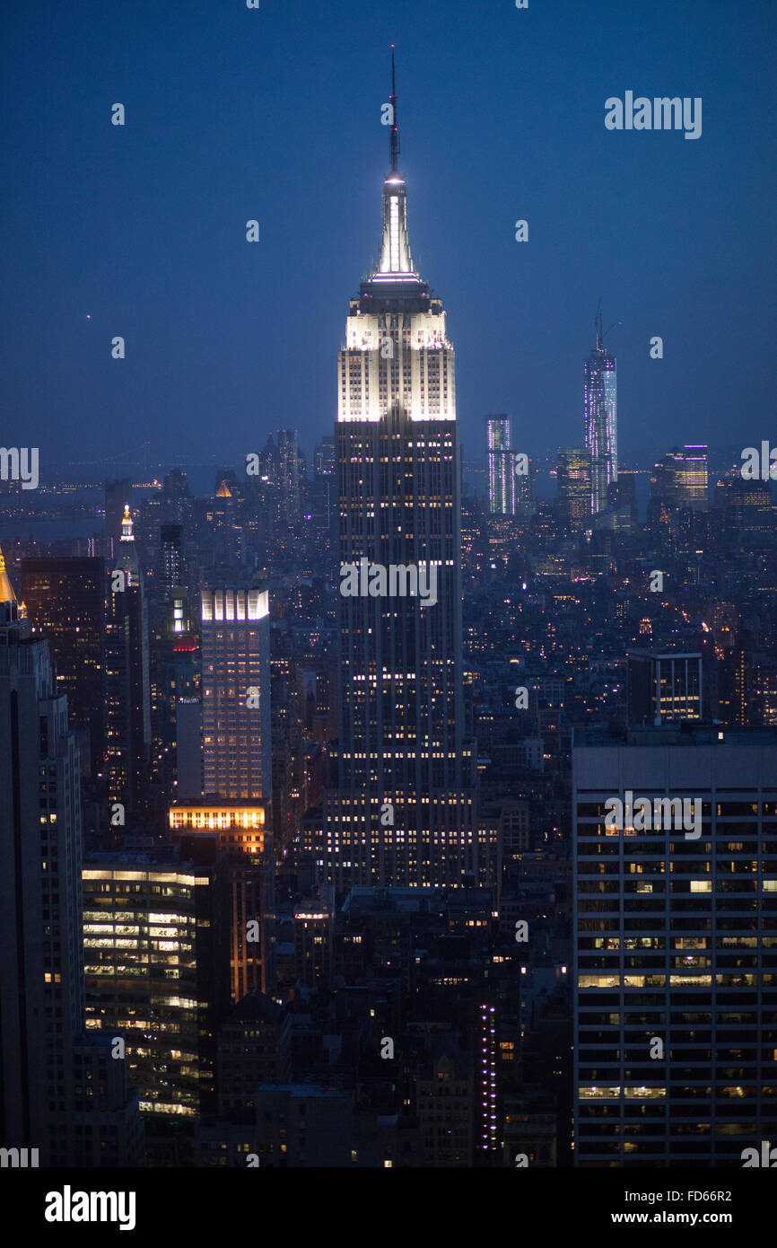 Buildings lit up hi-res stock photography and images - Alamy