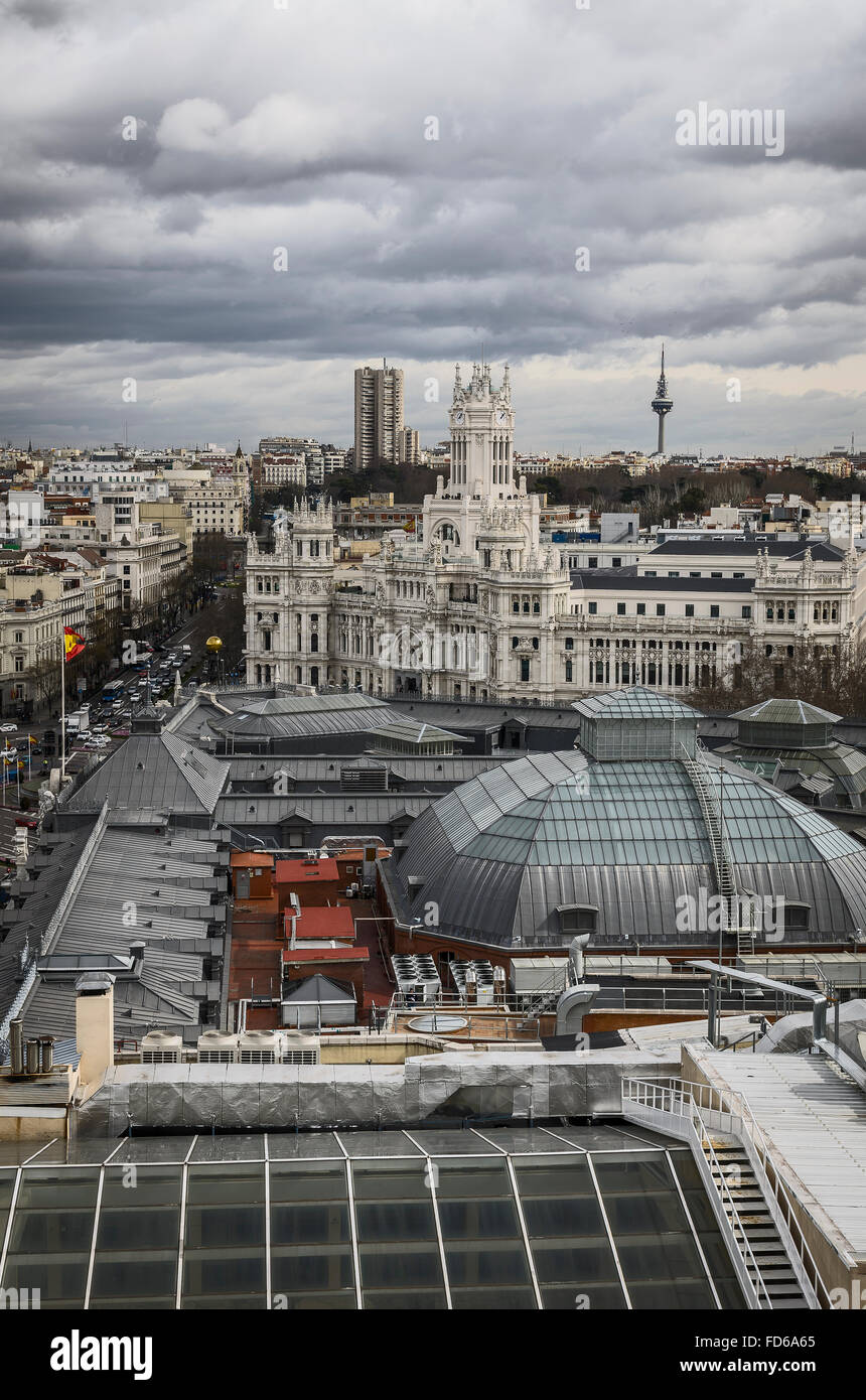 Crystal structures hi-res stock photography and images - Alamy