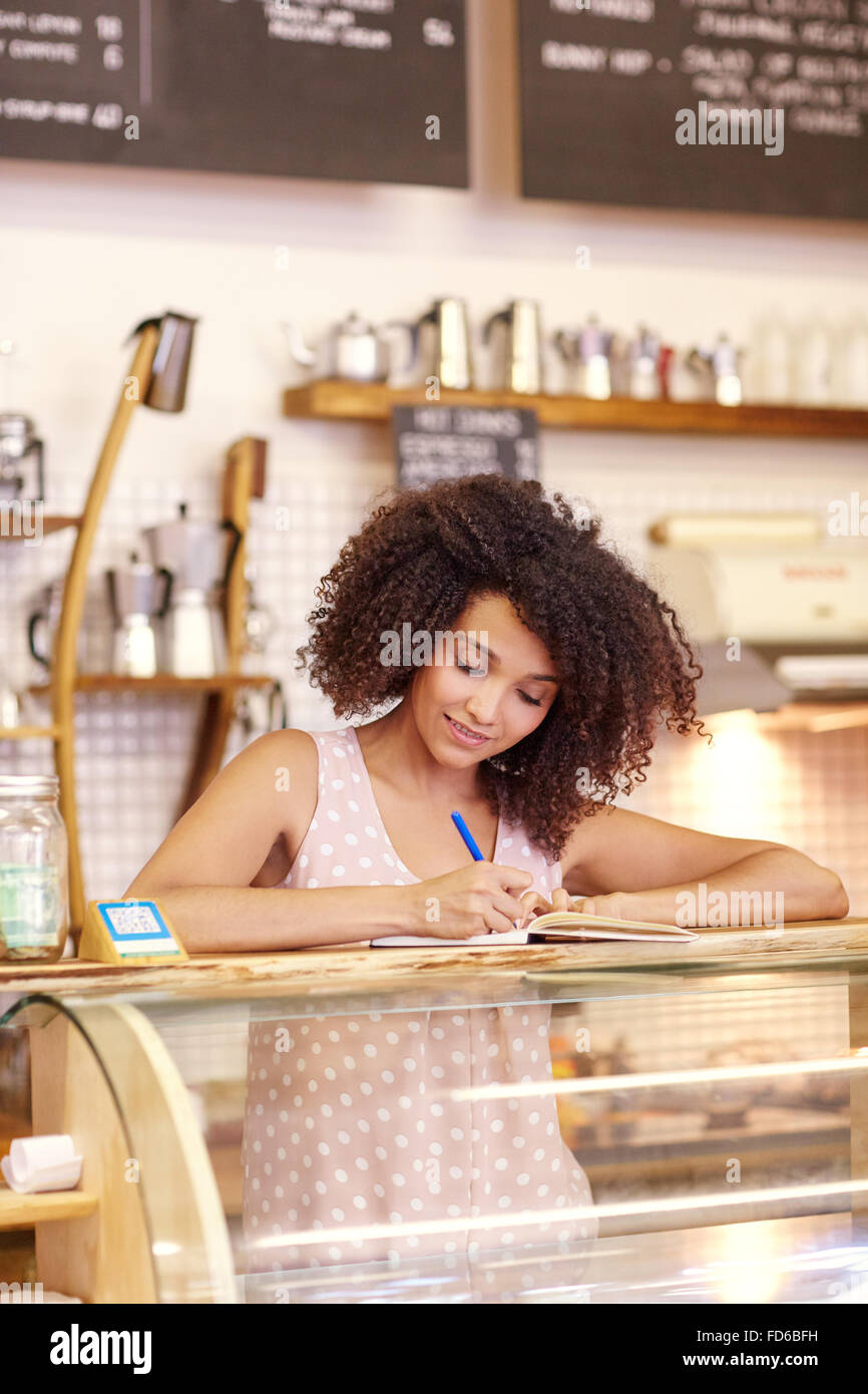 Afro entrepreneur hi-res stock photography and images - Alamy