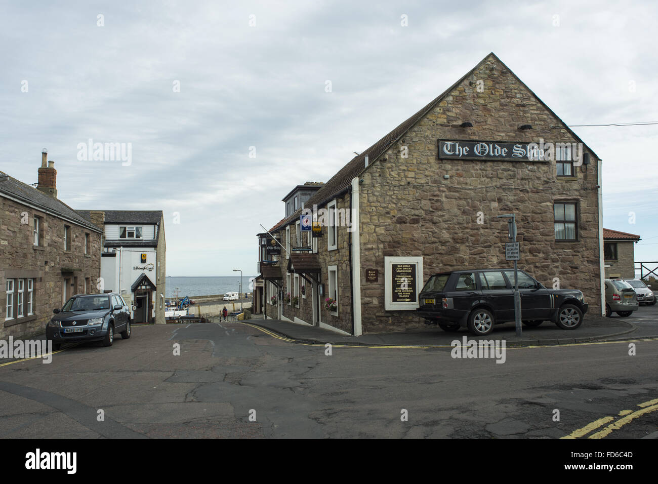 The Olde Ship Inn Seahouses Stock Photo - Alamy