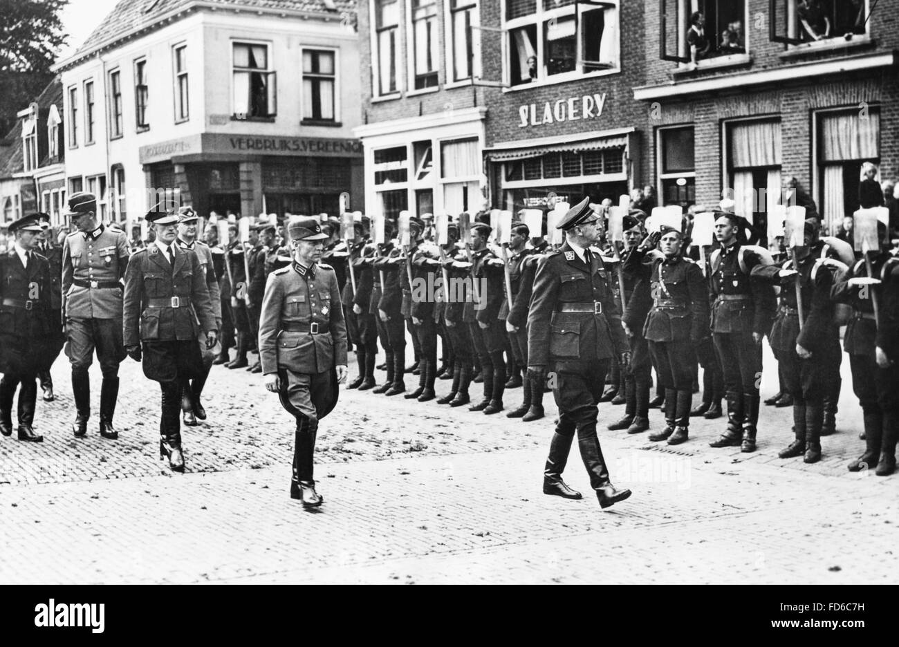 Dutch men of the Labour Service, 1943 Stock Photo - Alamy
