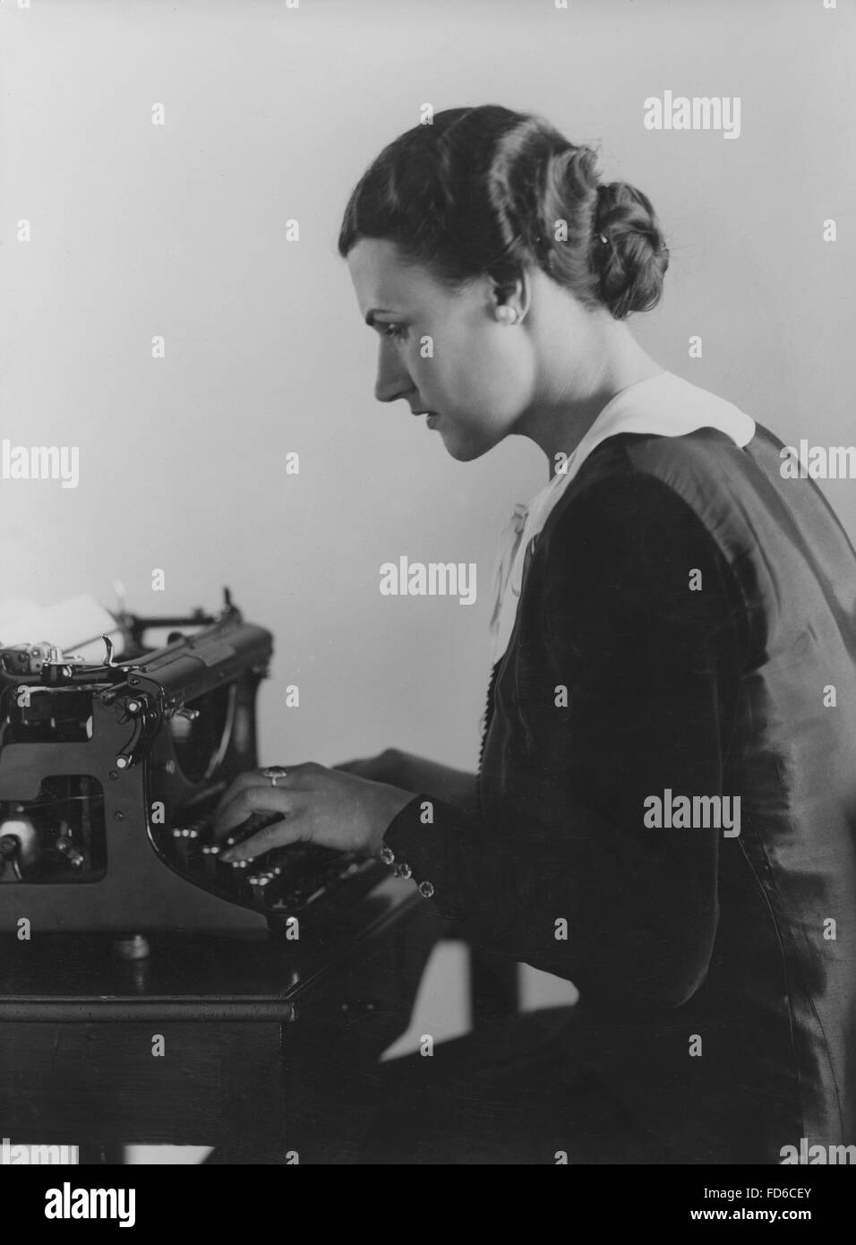 Secretary typewriter hi-res stock photography and images - Alamy