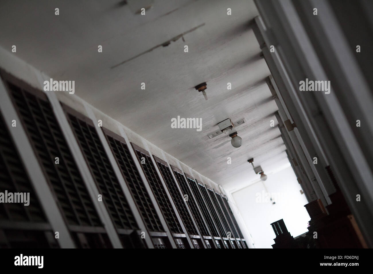 Row Of Ceiling Lights High Resolution Stock Photography and Images - Alamy