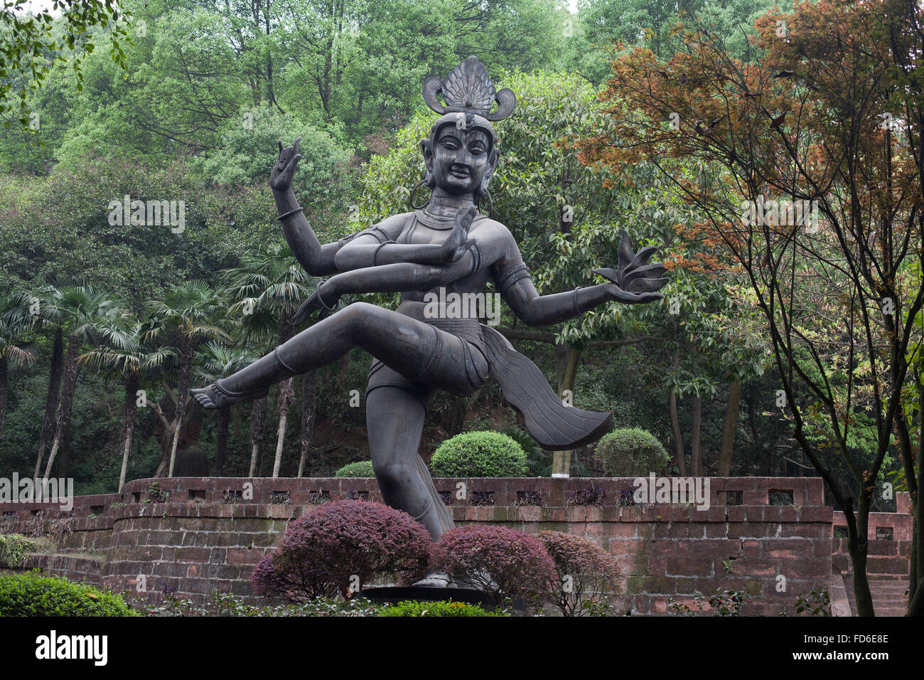 Female statue and trees hi-res stock photography and images - Alamy