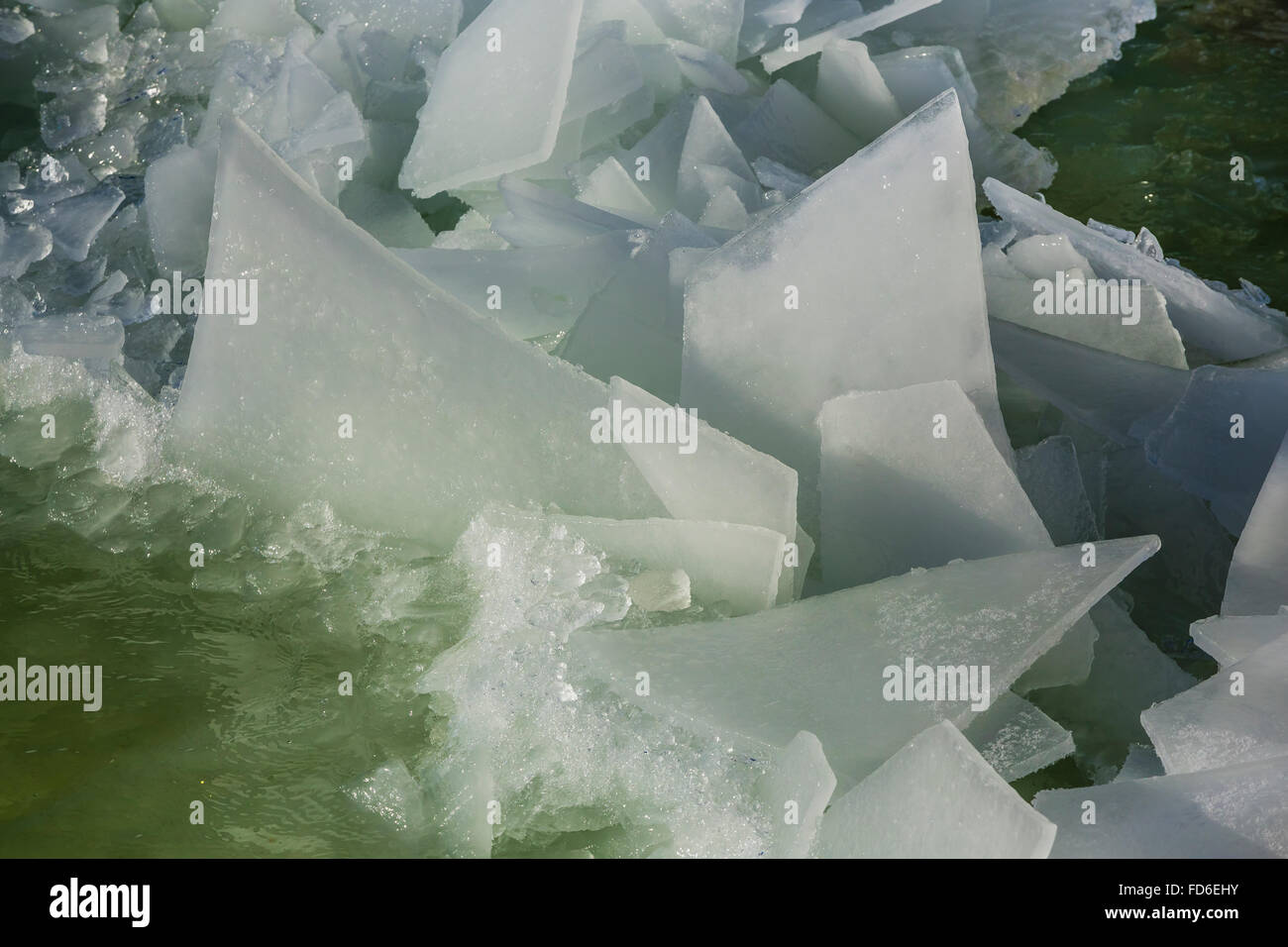 Broken plates hi-res stock photography and images - Alamy