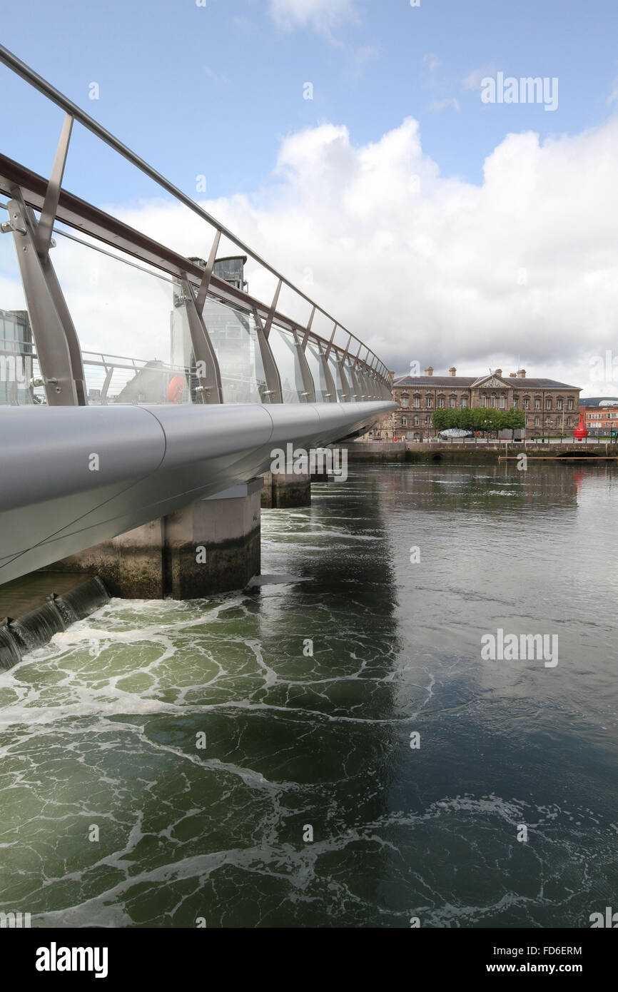 River Lagan Belfast - the Lagan Weir and pedestrian/cyclist bridge ...