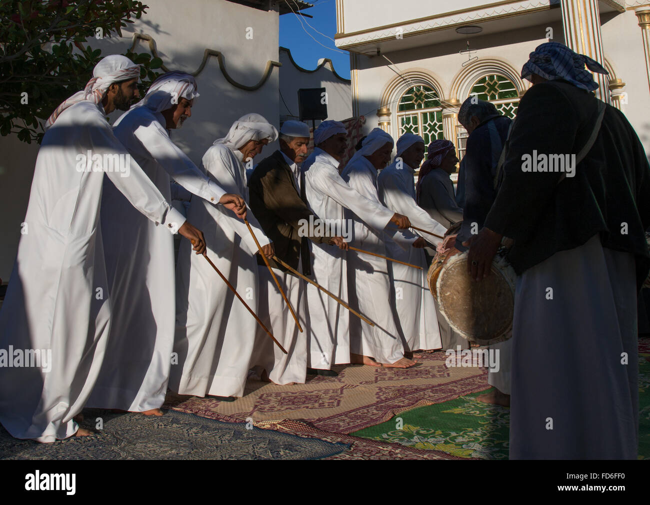 Arab men dancing sticks hi-res stock photography and images - Alamy