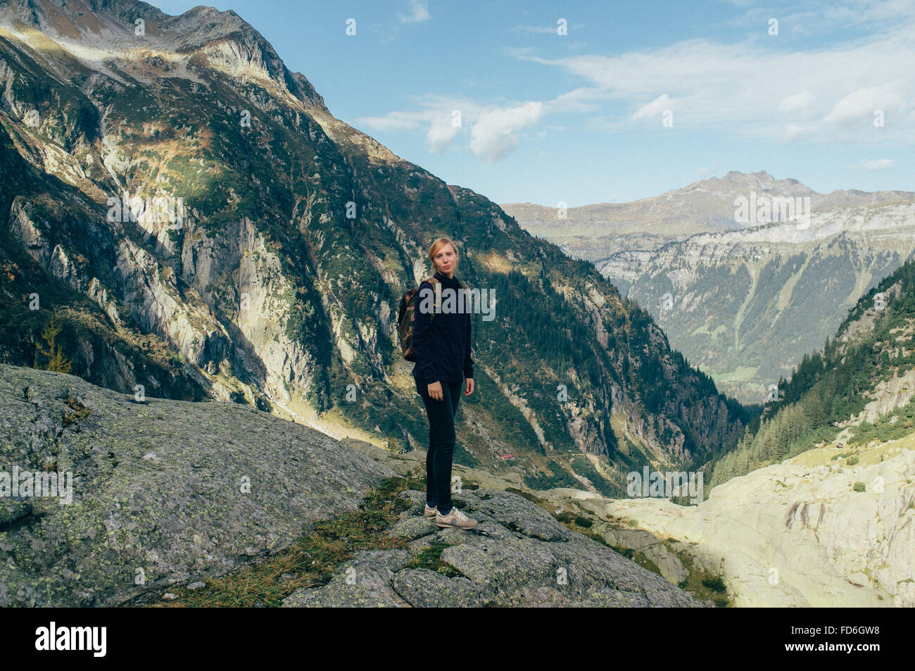 Edge of mountain hi-res stock photography and images - Alamy