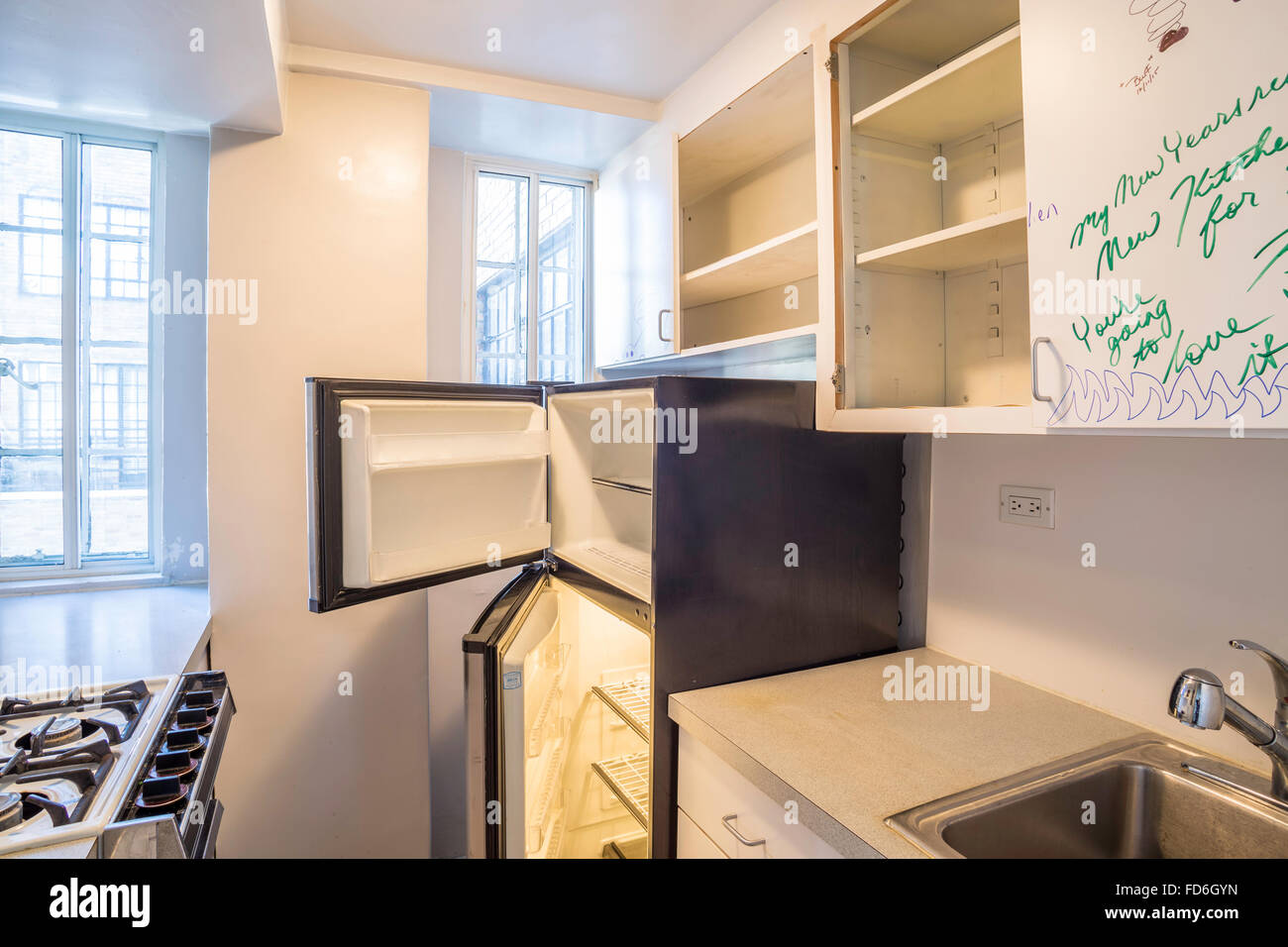 Open kitchen cabinet empty hi-res stock photography and images - Alamy