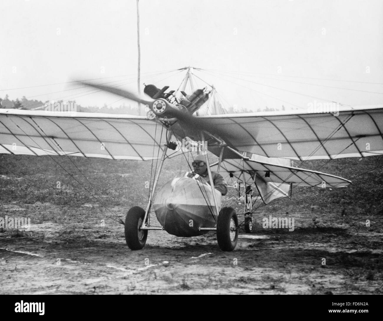 Flying machine Black and White Stock Photos & Images - Alamy