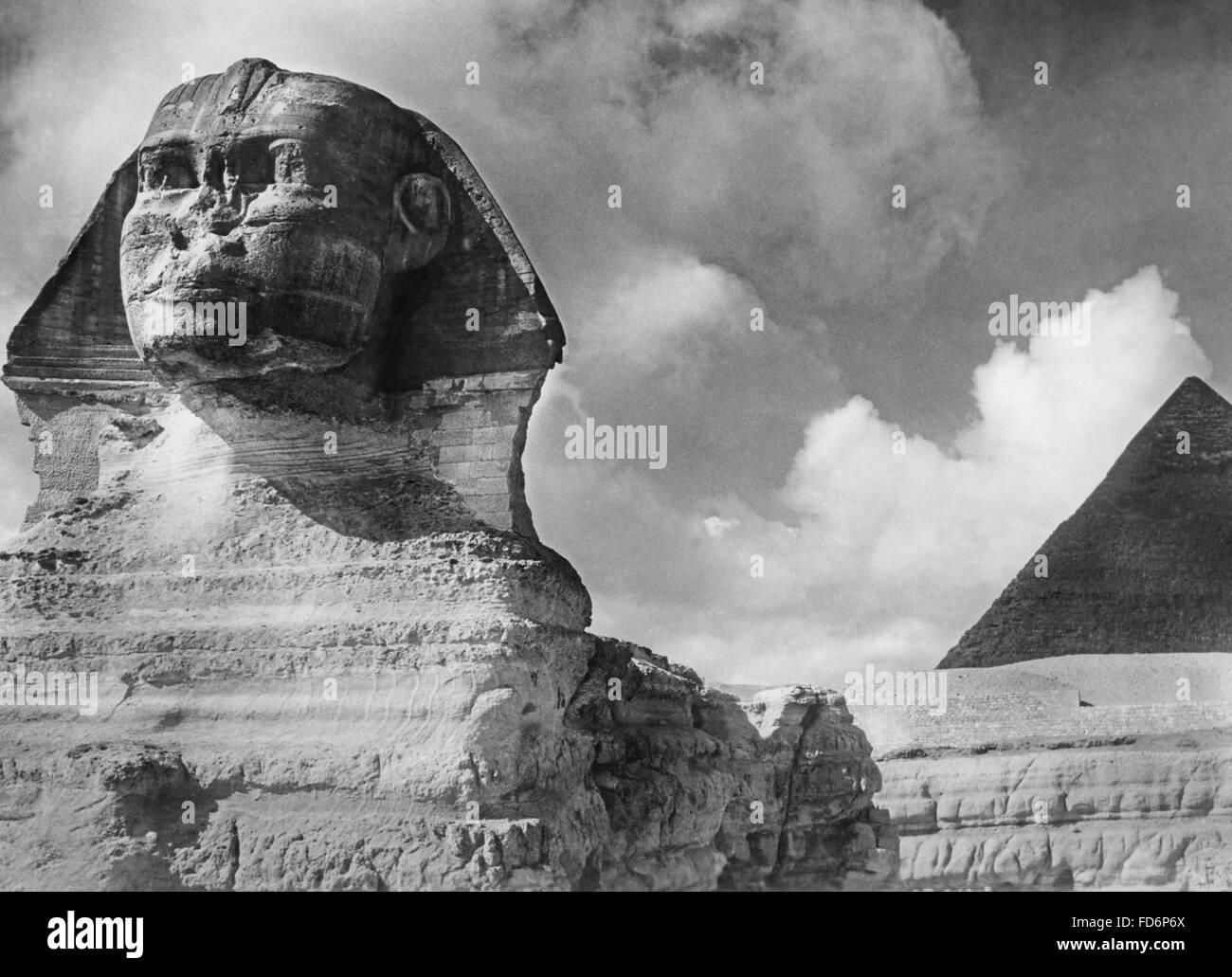 Pyramid of Khafre and Sphinx in Giza, 1933 Stock Photo - Alamy