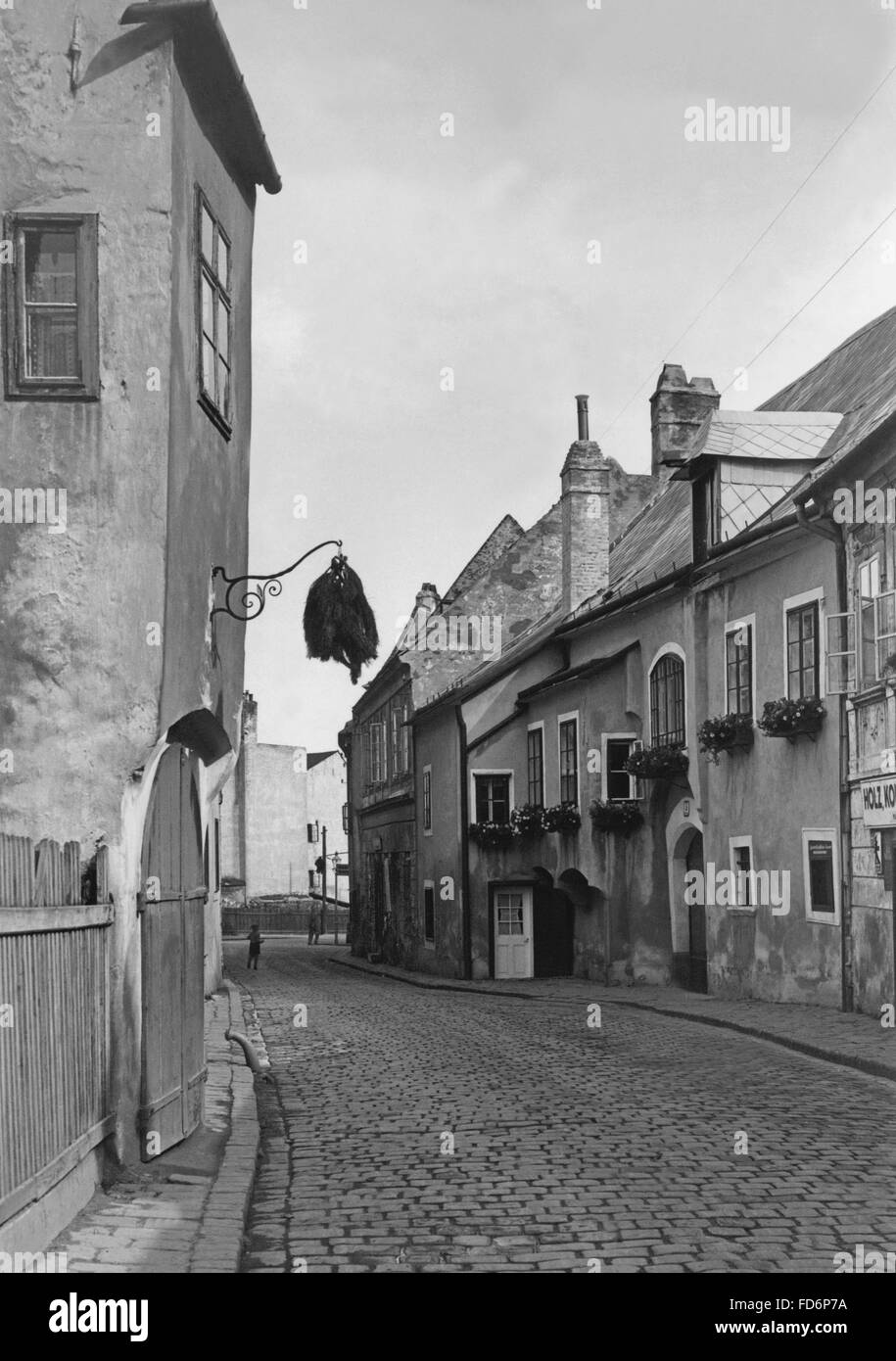 Heuriger (wine tavern) in Vienna, 1938 Stock Photo - Alamy