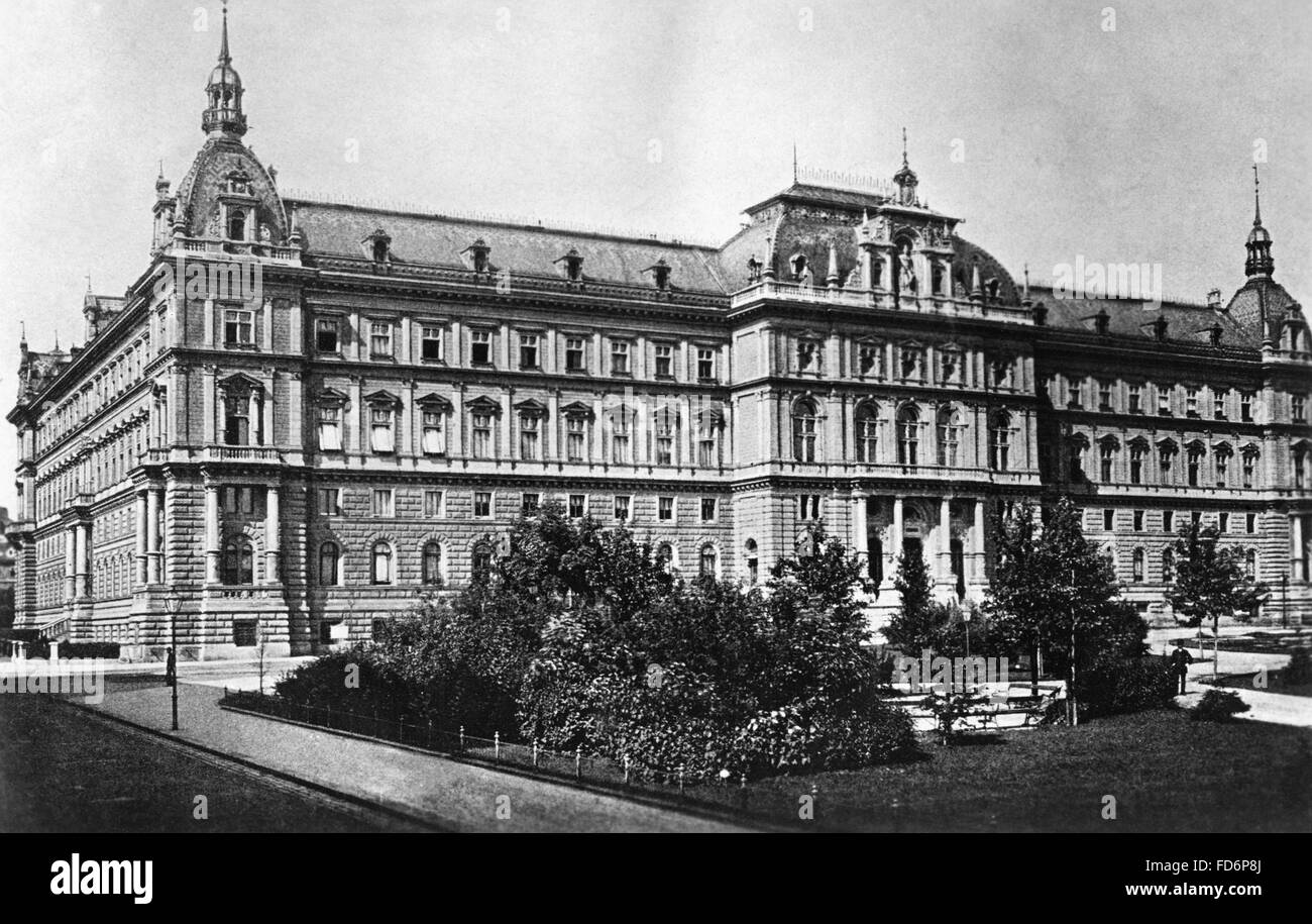 The Palace of Justice in Vienna Stock Photo - Alamy