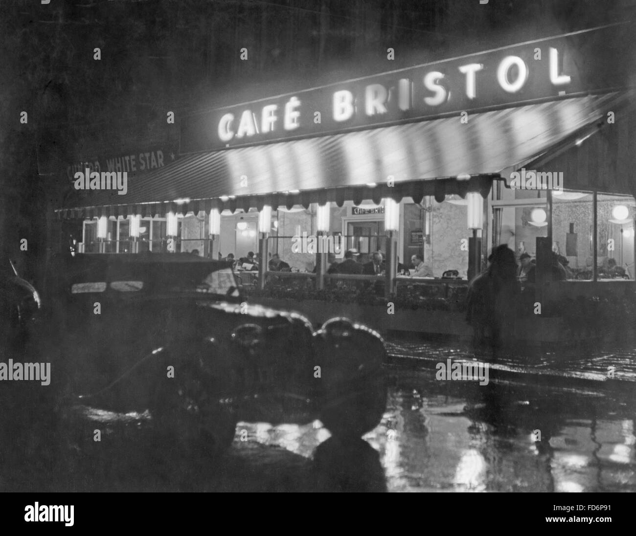 Cafe Bristol in Vienna, 1936 Stock Photo - Alamy