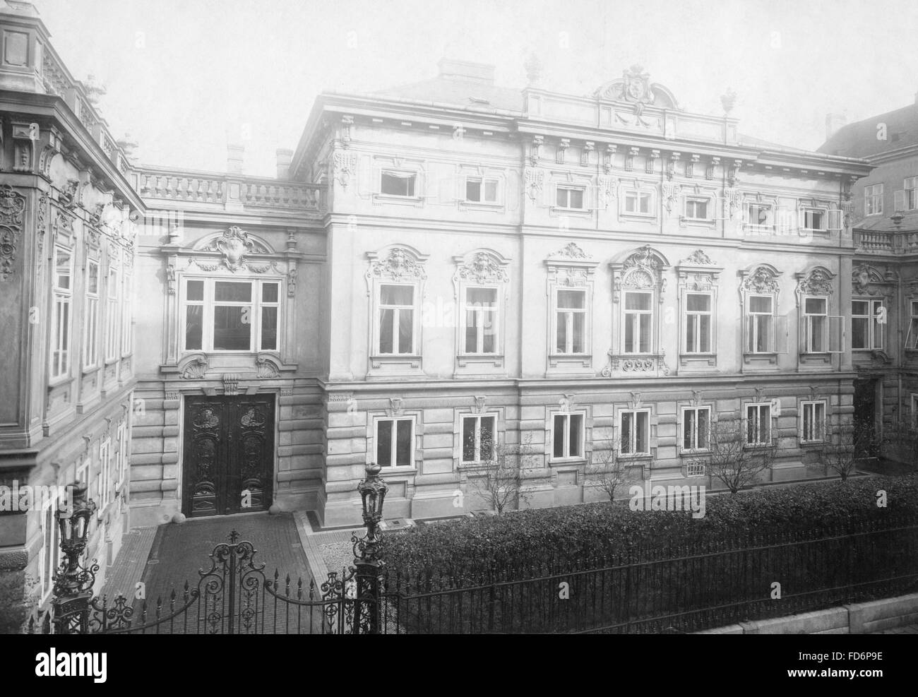 American embassies hi-res stock photography and images - Alamy