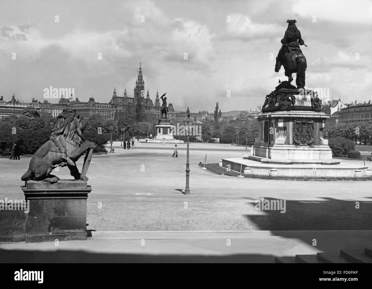 Heldenplatz (Heroes' Square) in Vienna, 1938 Stock Photo - Alamy