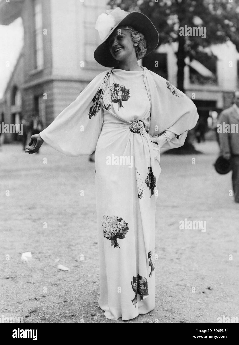 Women's fashion, 1937 Stock Photo - Alamy
