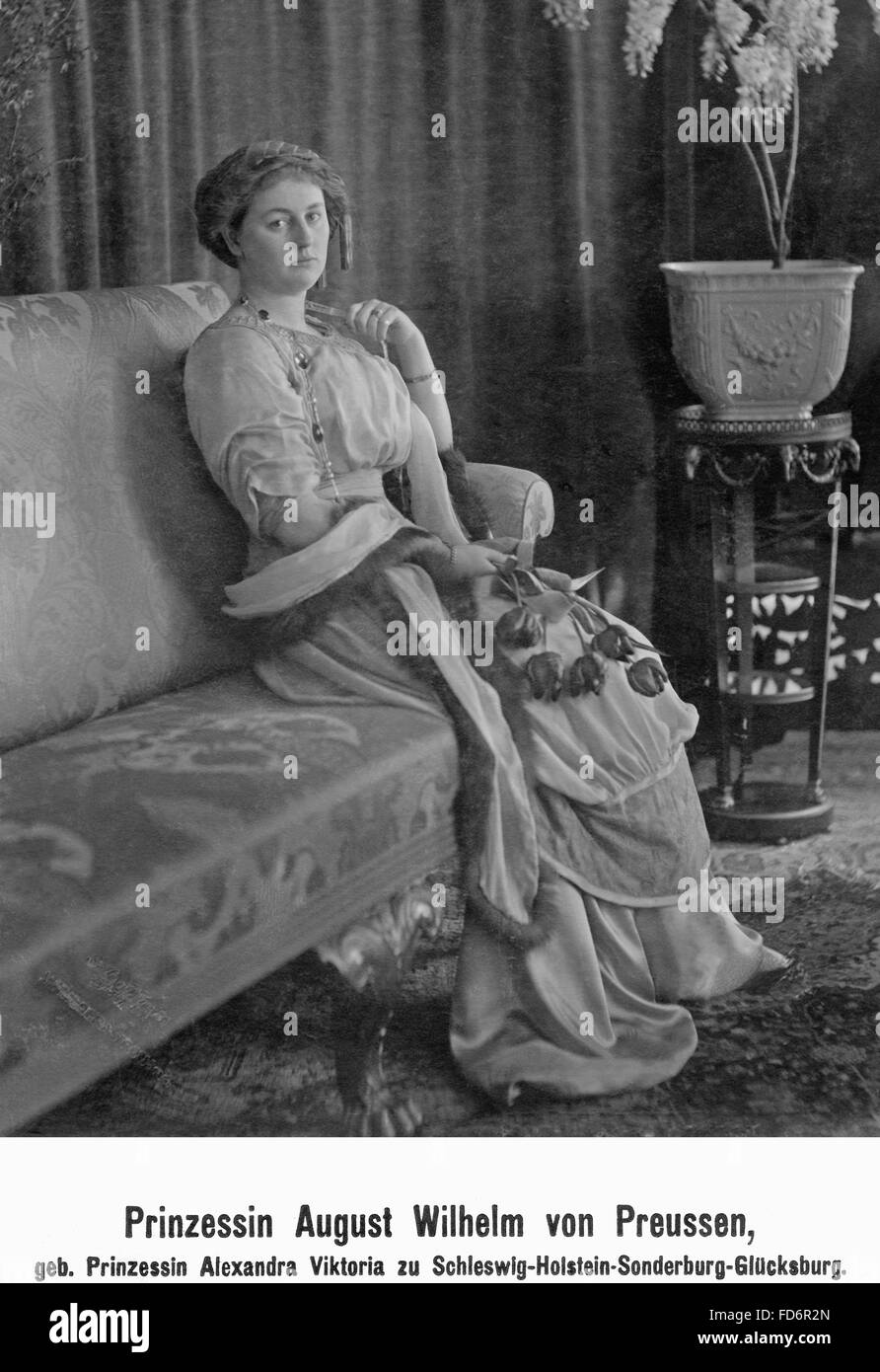 Women's fashion 1911 hi-res stock photography and images - Alamy