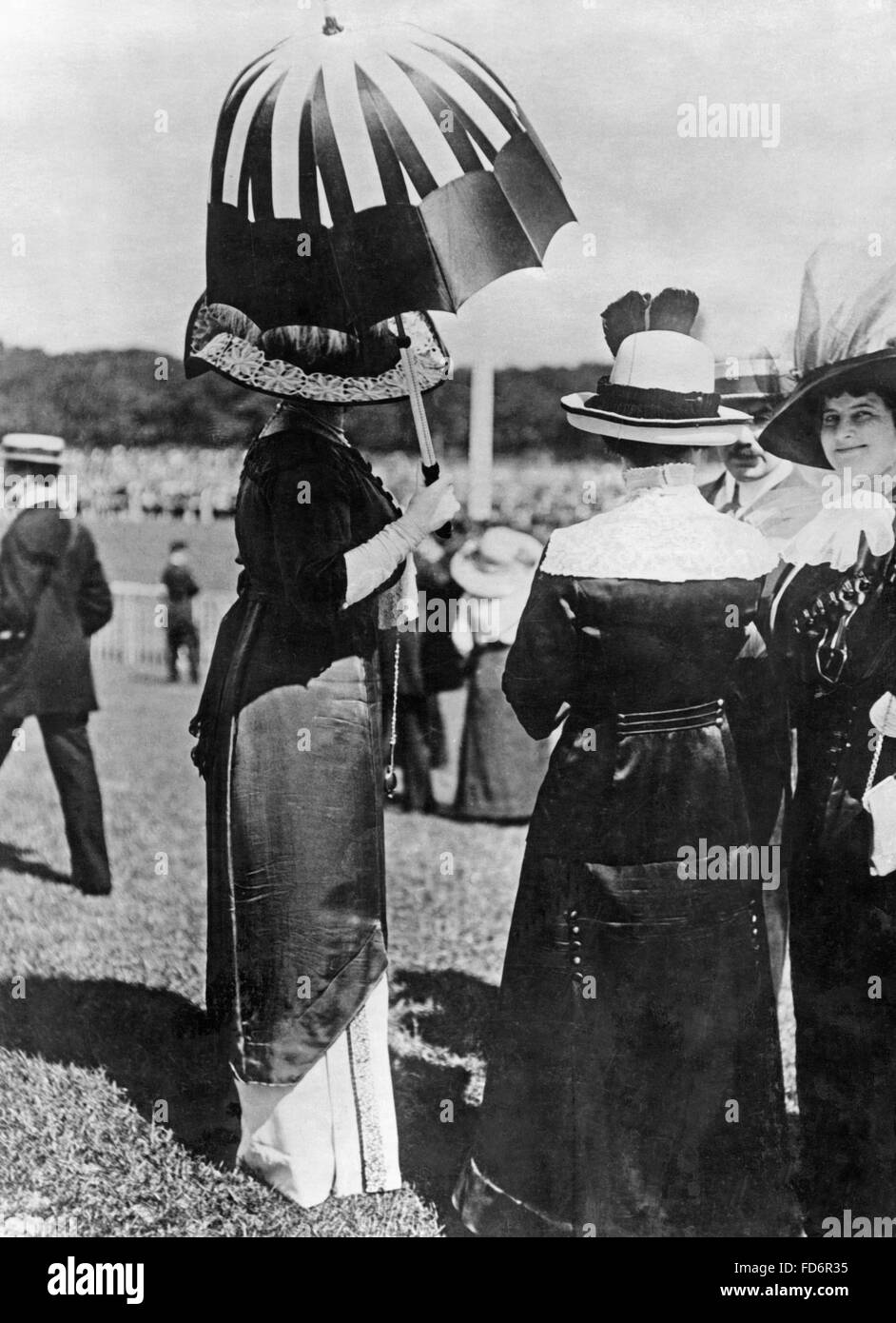 Women's Fashion 1911 High Resolution Stock Photography and Images - Alamy