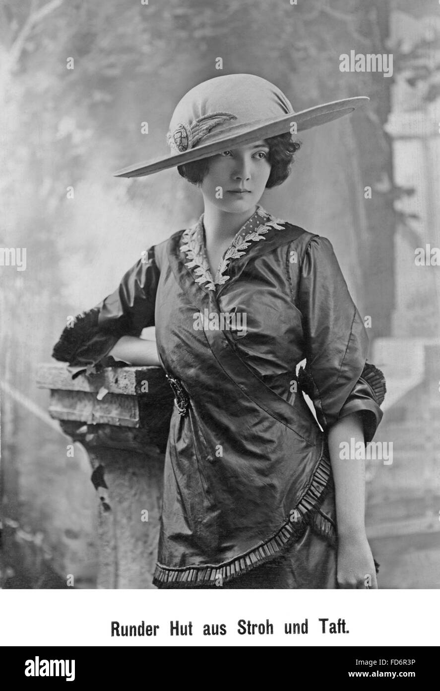Women's fashion, 1912 Stock Photo - Alamy