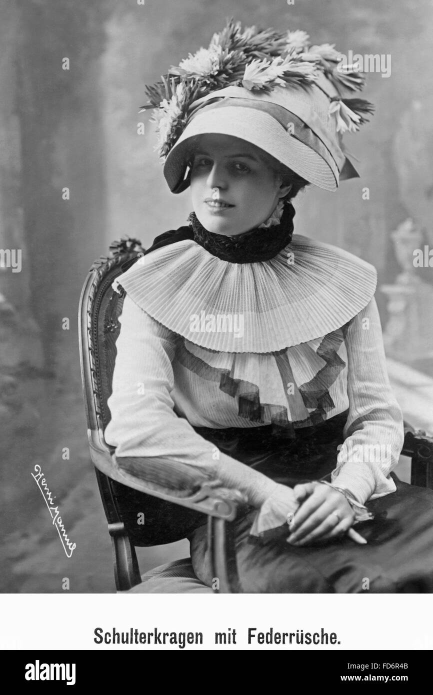 Women's fashion 1913 hi-res stock photography and images - Alamy