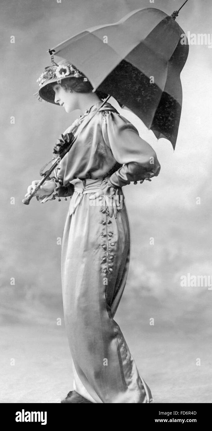 Women's fashion, 1913 Stock Photo - Alamy