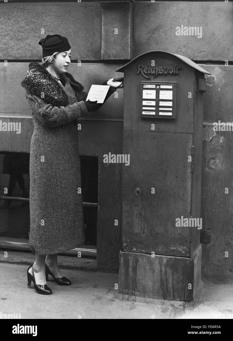 Women's fashion, 1934 Stock Photo - Alamy