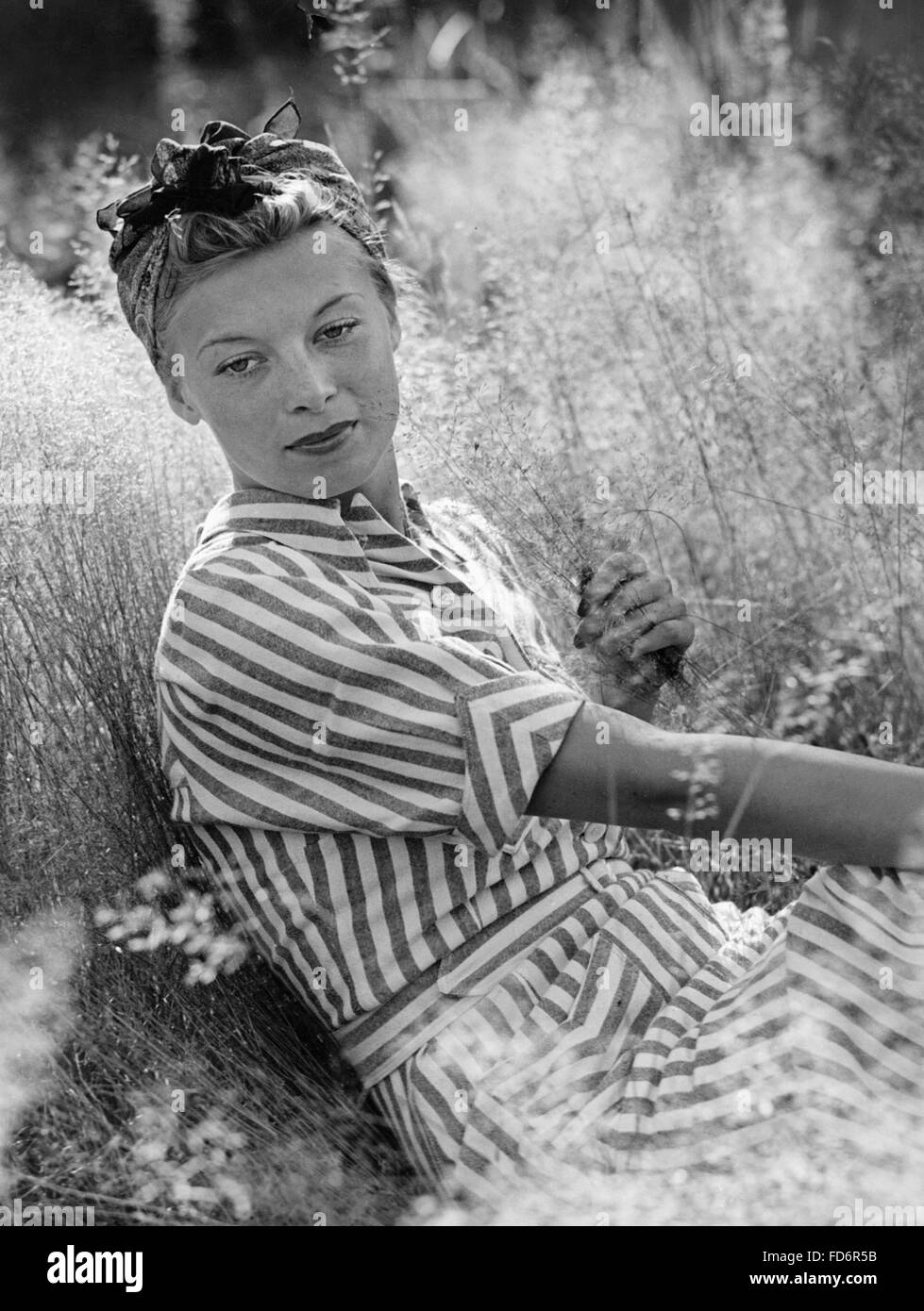 Fashion woman summer Black and White Stock Photos & Images - Alamy