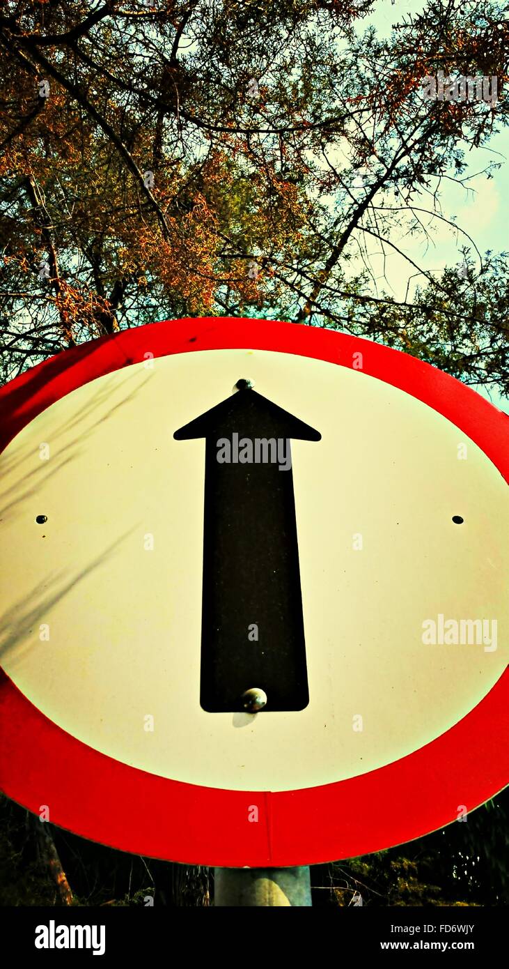 Traffic arrow sign hi-res stock photography and images - Alamy
