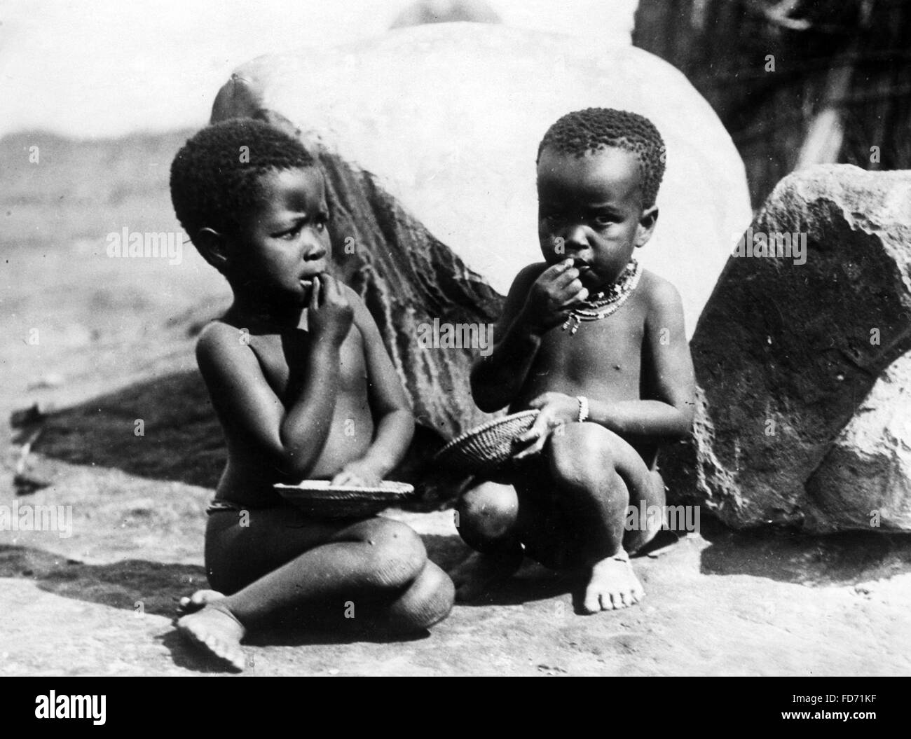 Africa children eating Black and White Stock Photos & Images - Alamy