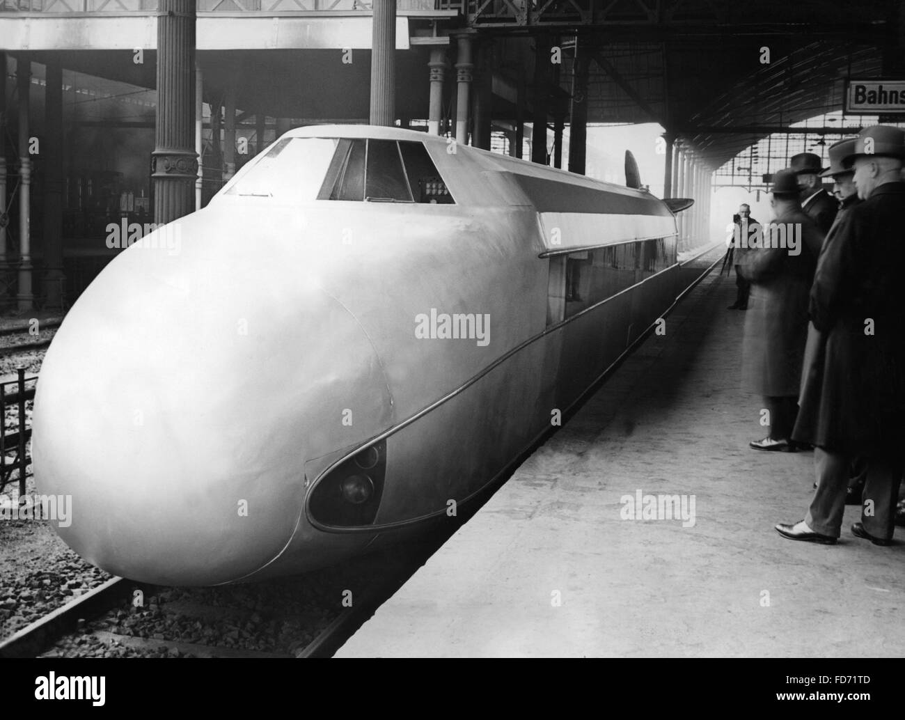 Schienenzeppelin (rail zeppelin) in Germany, 1931 Stock Photo - Alamy