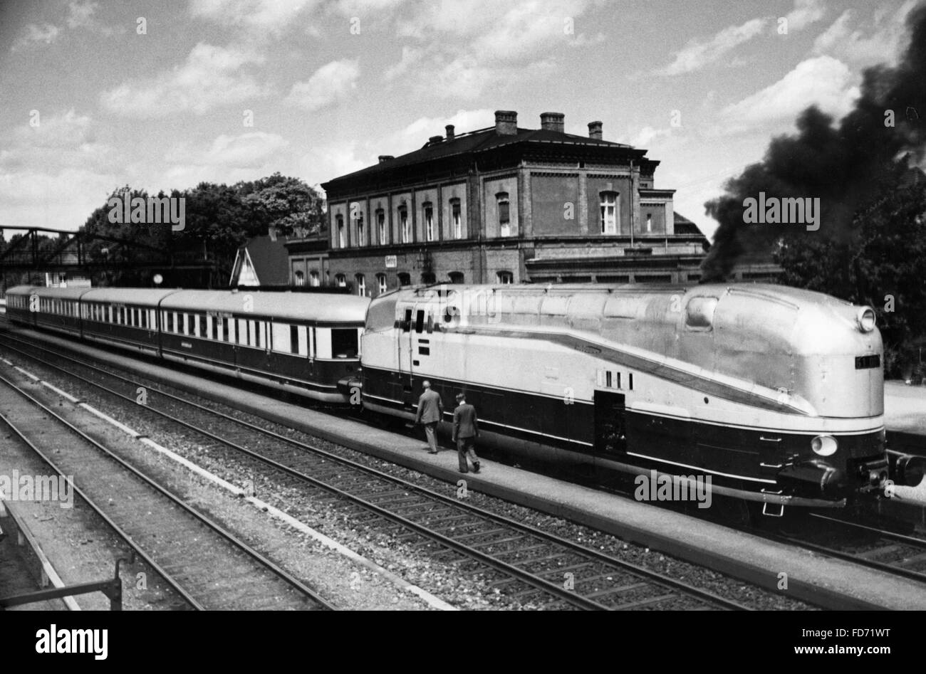 Streamliner hi-res stock photography and images - Alamy