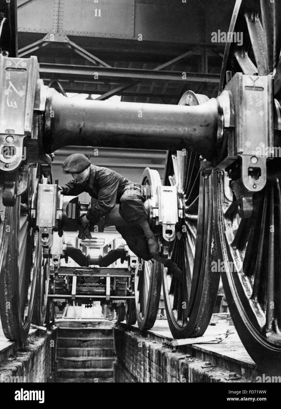 A streamlined steam locomotive of the reichsbahn reich railway hi-res ...